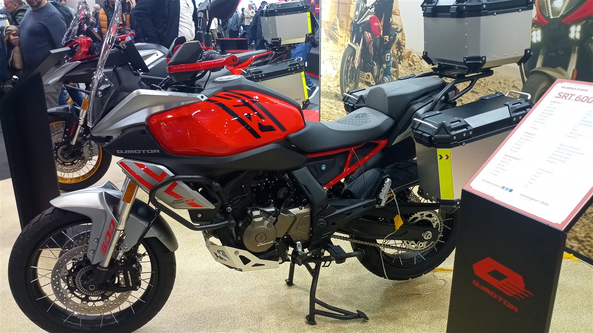 Nuova QJ Motor SRT 600 SX 2025 foto prezzo scheda tecnica velocità massima presentazione ufficiale